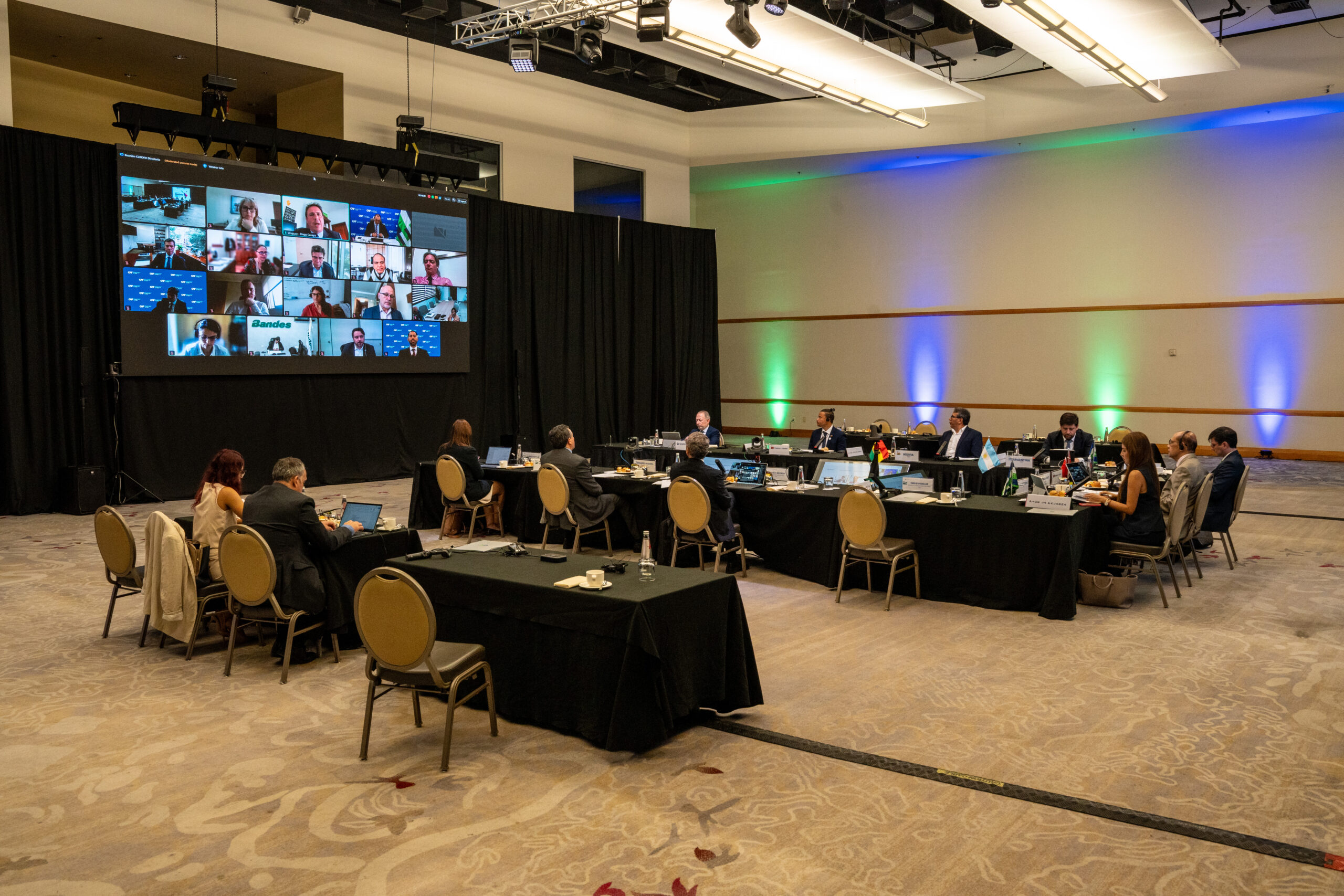 CAF aprueba USD 360 millones para transformar la infraestructura de ...